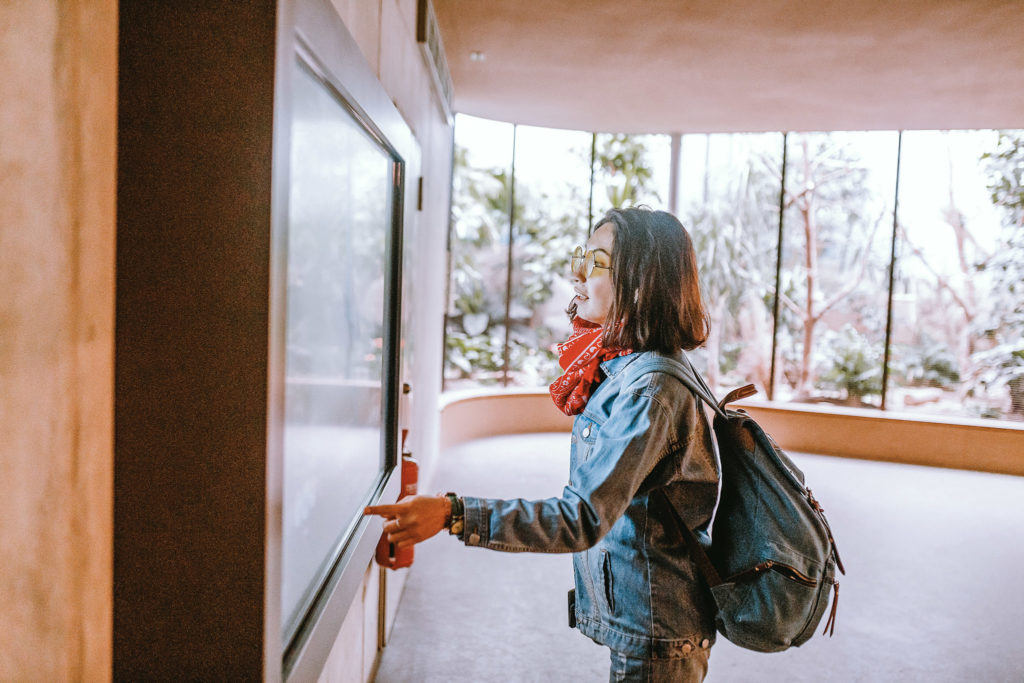 3 Capabilities of Interactive Displays for Retail